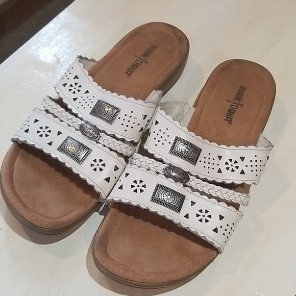 Minnetonka | Shoes | Minnetonka White Leather Slidesandals | Poshmark
